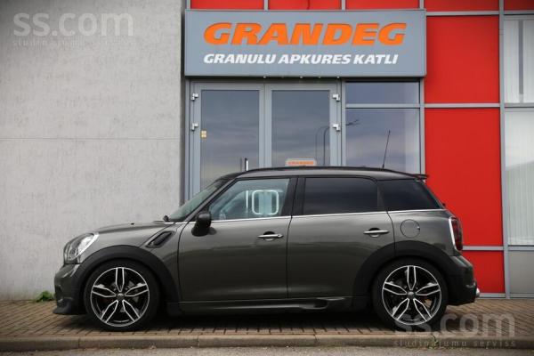 Grey MINI Countryman 2014 in Riga, with an engine capacity of 2.00 L and mileage of 286 thousand km for 7995 €, photo 3 on AUTOMOTO.COM.LV