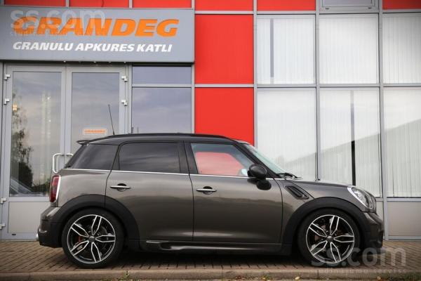 Grey MINI Countryman 2014 in Riga, with an engine capacity of 2.00 L and mileage of 286 thousand km for 7995 €, photo 4 on AUTOMOTO.COM.LV