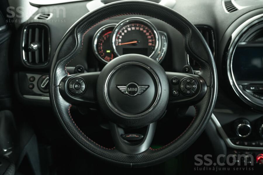 Grey MINI Countryman 2018 in Riga, with an engine capacity of 2.00 L and mileage of 153 thousand km for 15990 €, photo 12 on AUTOMOTO.COM.LV