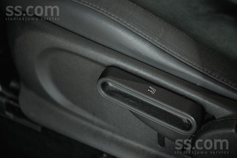 Grey MINI Countryman 2018 in Riga, with an engine capacity of 2.00 L and mileage of 153 thousand km for 15990 €, photo 14 on AUTOMOTO.COM.LV