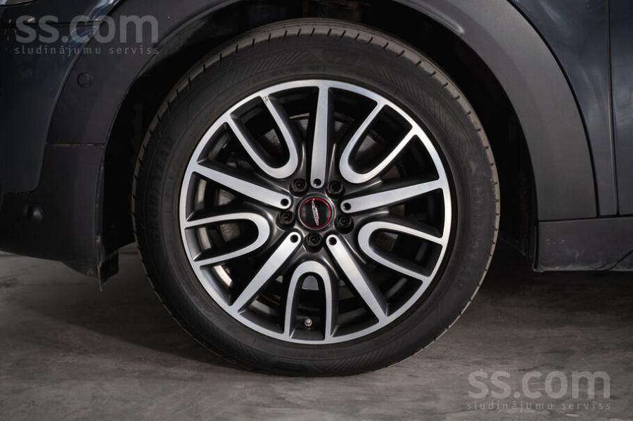 Grey MINI Countryman 2018 in Riga, with an engine capacity of 2.00 L and mileage of 153 thousand km for 15990 €, photo 21 on AUTOMOTO.COM.LV