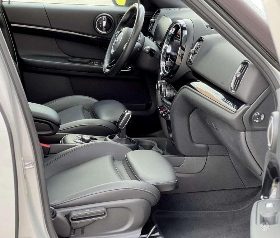 Grey MINI Countryman 2020 in Panevezys, with an engine capacity of 2.00 L and mileage of 110 thousand km for 17999 €, photo 22 on AUTOMOTO.COM.LV