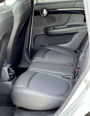 Grey MINI Countryman 2020 in Panevezys, with an engine capacity of 2.00 L and mileage of 110 thousand km for 17999 €, photo 26 on AUTOMOTO.COM.LV