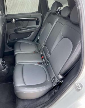 Grey MINI Countryman 2020 in Panevezys, with an engine capacity of 2.00 L and mileage of 110 thousand km for 17999 €, photo 27 on AUTOMOTO.COM.LV