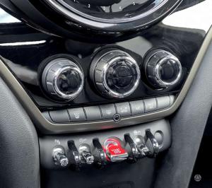 Grey MINI Countryman 2020 in Panevezys, with an engine capacity of 2.00 L and mileage of 110 thousand km for 17999 €, photo 36 on AUTOMOTO.COM.LV