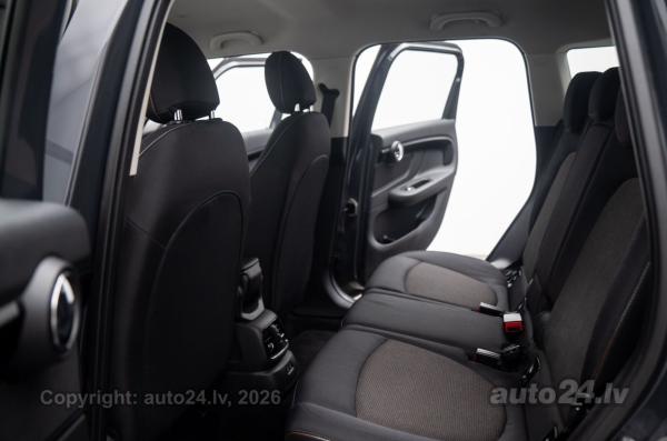 MINI Countryman 2019 in Tallinn, with an engine capacity of 1.50 L and mileage of 201 thousand km for 10999 €, photo 9 on AUTOMOTO.COM.LV