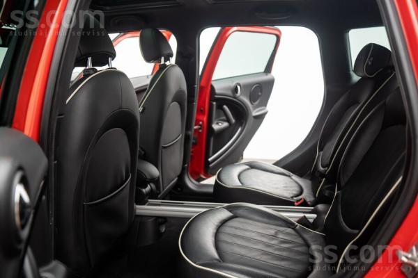 Red MINI Countryman 2011 in Tallinn, with an engine capacity of 1.60 L and mileage of 164 thousand km for 8699 €, photo 9 on AUTOMOTO.COM.LV