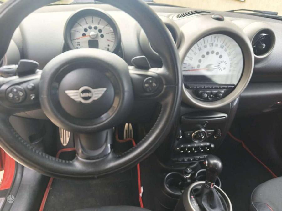 Red MINI Countryman 2012 in Kaunas, with an engine capacity of 1.60 L and mileage of 225 thousand km for 6300 €, photo 6 on AUTOMOTO.COM.LV