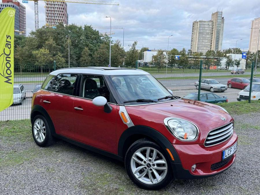 Red MINI Countryman 2013 in Vilnius, with an engine capacity of 1.60 L and mileage of 187 thousand km for 5700 €, photo 3 on AUTOMOTO.COM.LV