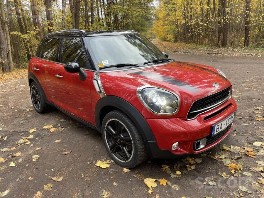 Red MINI Countryman 2016 in Riga, with an engine capacity of 2.00 L and mileage of 135 thousand km for 10500 €, photo 4 on AUTOMOTO.COM.LV