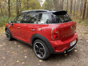 Red MINI Countryman 2016 in Riga, with an engine capacity of 2.00 L and mileage of 135 thousand km for 10500 €, photo 8 on AUTOMOTO.COM.LV