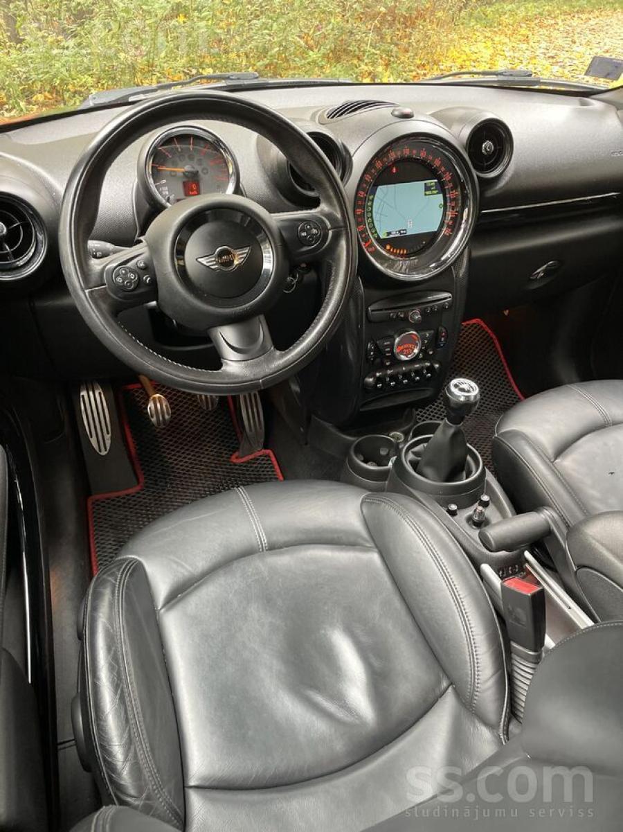 Red MINI Countryman 2016 in Riga, with an engine capacity of 2.00 L and mileage of 135 thousand km for 10500 €, photo 9 on AUTOMOTO.COM.LV