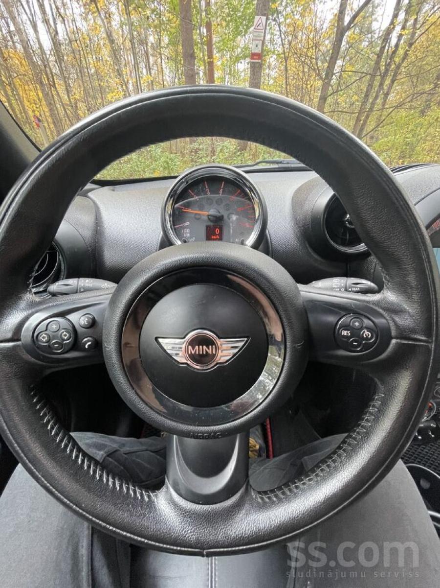 Red MINI Countryman 2016 in Riga, with an engine capacity of 2.00 L and mileage of 135 thousand km for 10500 €, photo 11 on AUTOMOTO.COM.LV