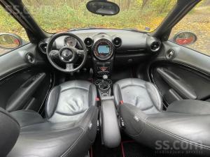 Red MINI Countryman 2016 in Riga, with an engine capacity of 2.00 L and mileage of 135 thousand km for 10500 €, photo 13 on AUTOMOTO.COM.LV