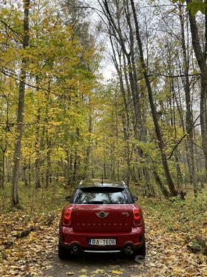 Red MINI Countryman 2016 in Riga, with an engine capacity of 2.00 L and mileage of 135 thousand km for 10500 €, photo 17 on AUTOMOTO.COM.LV
