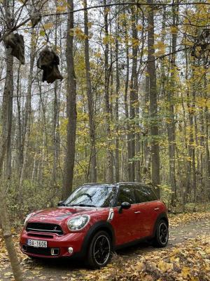 Red MINI Countryman 2016 in Riga, with an engine capacity of 2.00 L and mileage of 135 thousand km for 10500 €, photo 18 on AUTOMOTO.COM.LV