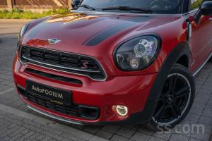 Red MINI Countryman 2016 in Riga, with an engine capacity of 2.00 L and mileage of 266 thousand km for 9650 €, photo 3 on AUTOMOTO.COM.LV