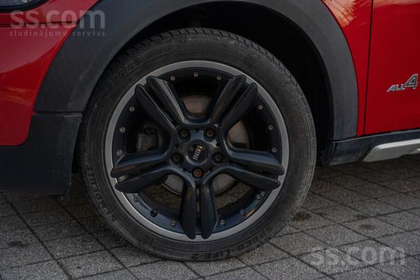 Red MINI Countryman 2016 in Riga, with an engine capacity of 2.00 L and mileage of 266 thousand km for 9990 €, photo 3 on AUTOMOTO.COM.LV