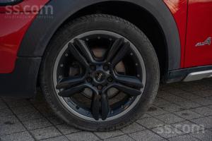 Red MINI Countryman 2016 in Riga, with an engine capacity of 2.00 L and mileage of 266 thousand km for 9650 €, photo 4 on AUTOMOTO.COM.LV