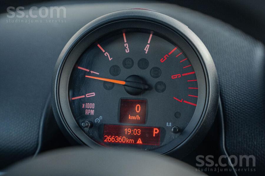 Red MINI Countryman 2016 in Riga, with an engine capacity of 2.00 L and mileage of 266 thousand km for 9650 €, photo 17 on AUTOMOTO.COM.LV