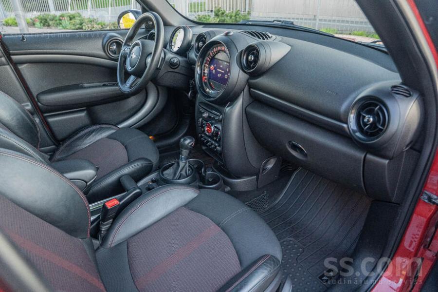Red MINI Countryman 2016 in Riga, with an engine capacity of 2.00 L and mileage of 266 thousand km for 9650 €, photo 21 on AUTOMOTO.COM.LV