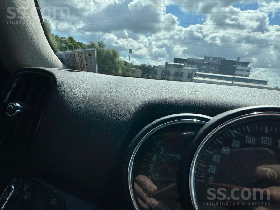 Red MINI Countryman 2018 in Riga, with an engine capacity of 2.00 L and mileage of 153 thousand km for 11500 €, photo 18 on AUTOMOTO.COM.LV