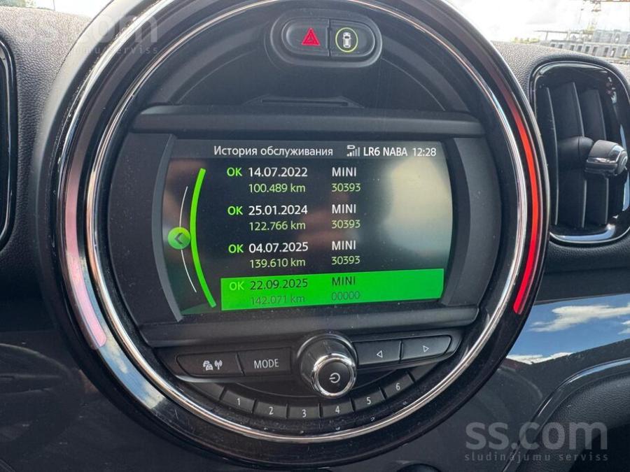 Red MINI Countryman 2018 in Riga, with an engine capacity of 2.00 L and mileage of 153 thousand km for 11500 €, photo 21 on AUTOMOTO.COM.LV
