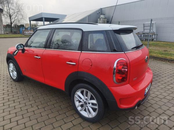 Red MINI Countryman 2012 in Cesis, with an engine capacity of 2.00 L and mileage of 237 thousand km for 6350 €, photo 3 on AUTOMOTO.COM.LV