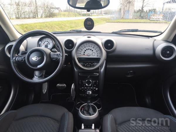 Red MINI Countryman 2012 in Cesis, with an engine capacity of 2.00 L and mileage of 237 thousand km for 6350 €, photo 6 on AUTOMOTO.COM.LV