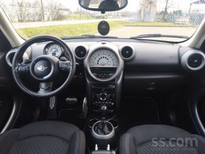 Red MINI Countryman 2012 in Cesis, with an engine capacity of 2.00 L and mileage of 237 thousand km for 6350 €, photo 6 on AUTOMOTO.COM.LV