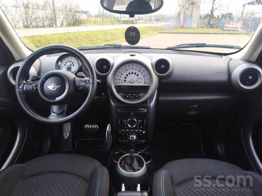 Red MINI Countryman 2012 in Cesis, with an engine capacity of 2.00 L and mileage of 237 thousand km for 6350 €, photo 6 on AUTOMOTO.COM.LV