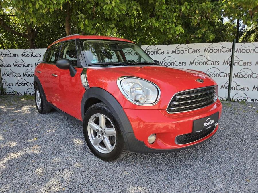 Red MINI Countryman 2012 in Vilnius, with an engine capacity of 1.60 L and mileage of 107 thousand km for 4200 €, photo 4 on AUTOMOTO.COM.LV