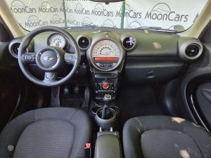 Red MINI Countryman 2012 in Vilnius, with an engine capacity of 1.60 L and mileage of 107 thousand km for 4200 €, photo 11 on AUTOMOTO.COM.LV