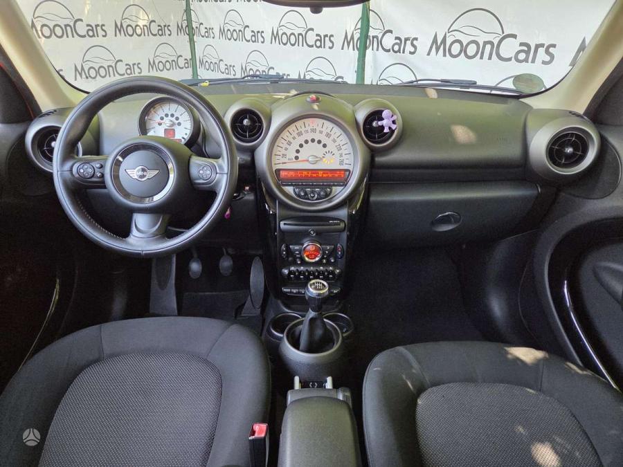 Red MINI Countryman 2012 in Vilnius, with an engine capacity of 1.60 L and mileage of 107 thousand km for 4200 €, photo 11 on AUTOMOTO.COM.LV