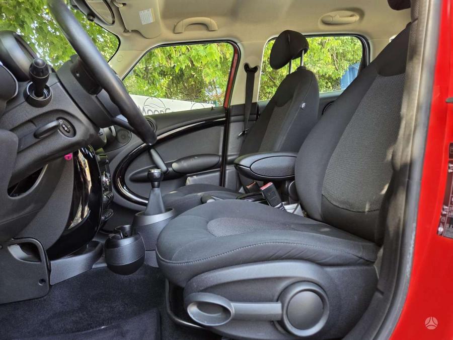 Red MINI Countryman 2012 in Vilnius, with an engine capacity of 1.60 L and mileage of 107 thousand km for 4200 €, photo 13 on AUTOMOTO.COM.LV