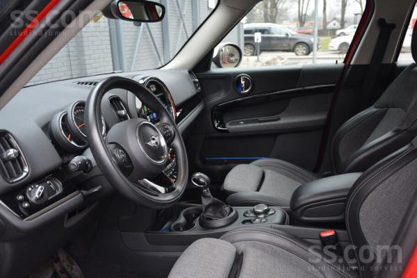 Red MINI Countryman 2018 in Riga, with an engine capacity of 2.00 L and mileage of 230 thousand km for 10900 €, photo 7 on AUTOMOTO.COM.LV