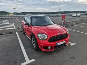 Red MINI Countryman 2018 in Vilnius, with an engine capacity of 2.00 L and mileage of 88 thousand km for 16500 €, photo 3 on AUTOMOTO.COM.LV