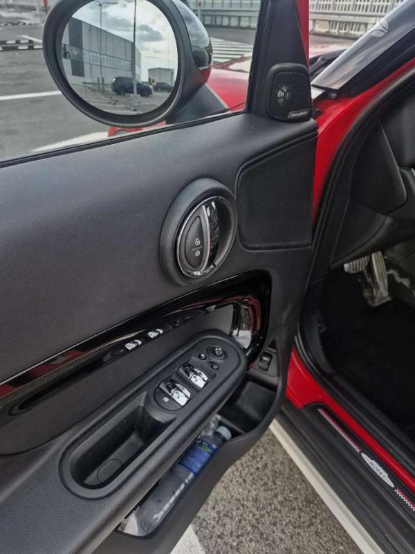 Sarkans MINI Countryman 2018 Viļņa, ar dzinēja tilpumu 2.00 L un nobraukumu 88 tūkst. km par 16500 €, foto 8 vietnē AUTOMOTO.COM.LV