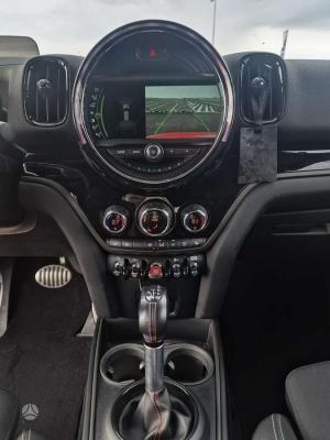 Red MINI Countryman 2018 in Vilnius, with an engine capacity of 2.00 L and mileage of 88 thousand km for 16500 €, photo 13 on AUTOMOTO.COM.LV