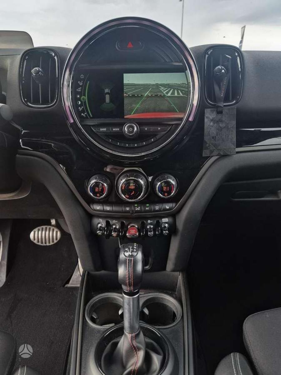 Red MINI Countryman 2018 in Vilnius, with an engine capacity of 2.00 L and mileage of 88 thousand km for 16500 €, photo 13 on AUTOMOTO.COM.LV