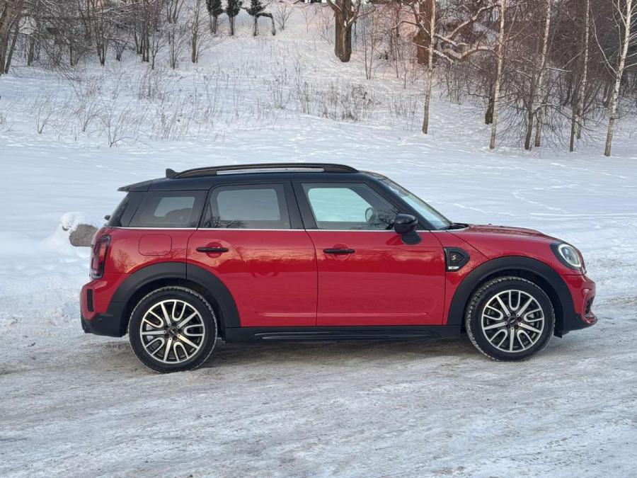 Red MINI Countryman 2024 in Vilnius, with an engine capacity of 2.00 L and mileage of 16 thousand km for 30900 €, photo 4 on AUTOMOTO.COM.LV
