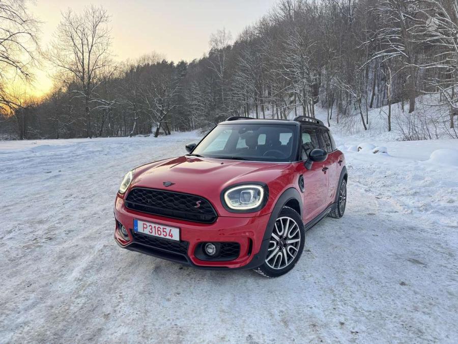 Red MINI Countryman 2024 in Vilnius, with an engine capacity of 2.00 L and mileage of 16 thousand km for 30900 €, photo 5 on AUTOMOTO.COM.LV
