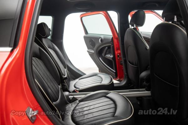 Red MINI Countryman 2011 in Tallinn, with an engine capacity of 1.60 L and mileage of 164 thousand km for 8999 €, photo 9 on AUTOMOTO.COM.LV