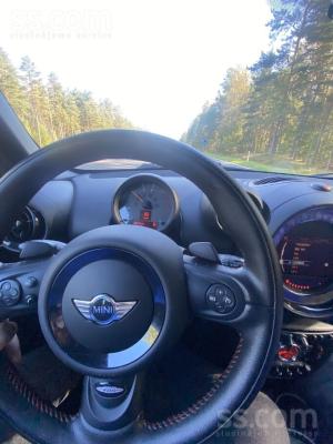 Red MINI Countryman 2015 in Riga, with an engine capacity of 2.00 L and mileage of 195 thousand km for 9650 €, photo 9 on AUTOMOTO.COM.LV