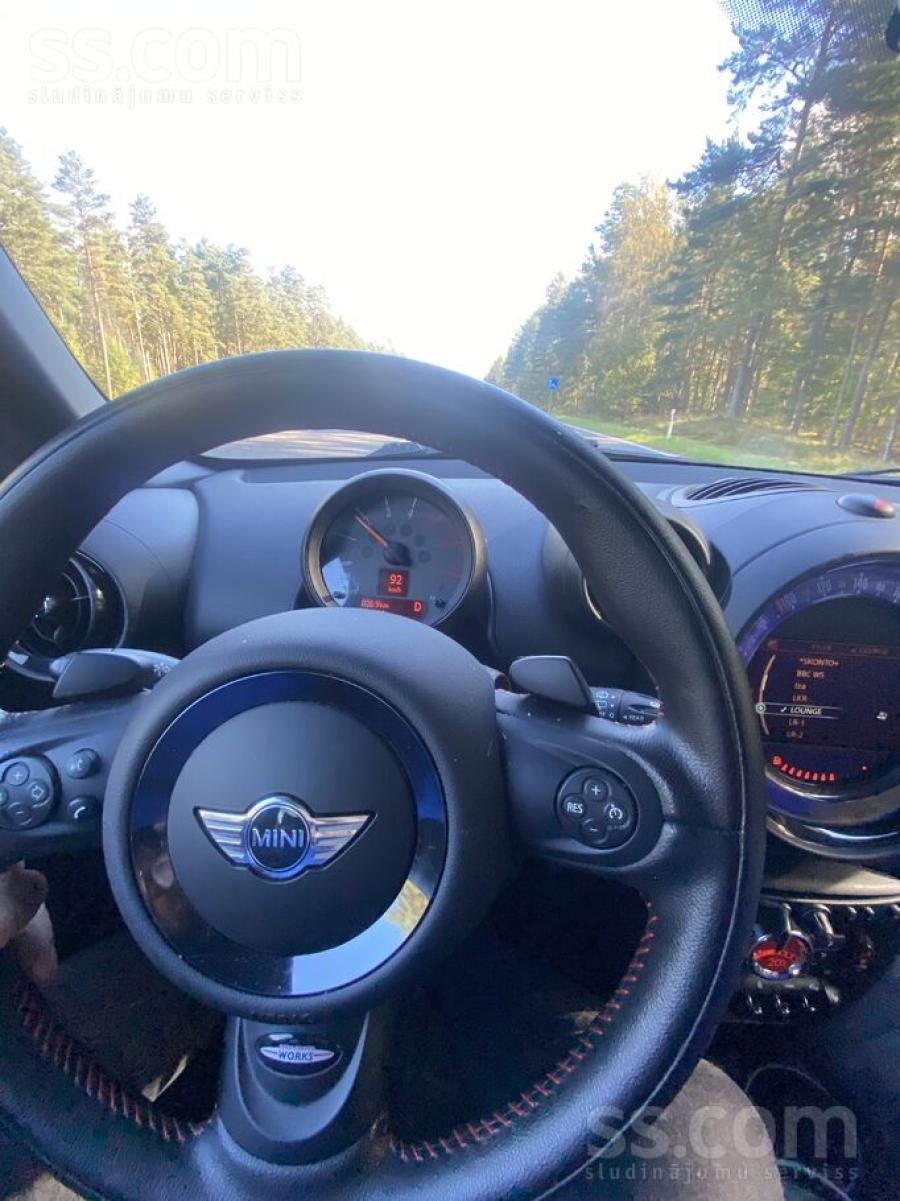 Red MINI Countryman 2015 in Riga, with an engine capacity of 2.00 L and mileage of 195 thousand km for 9650 €, photo 9 on AUTOMOTO.COM.LV