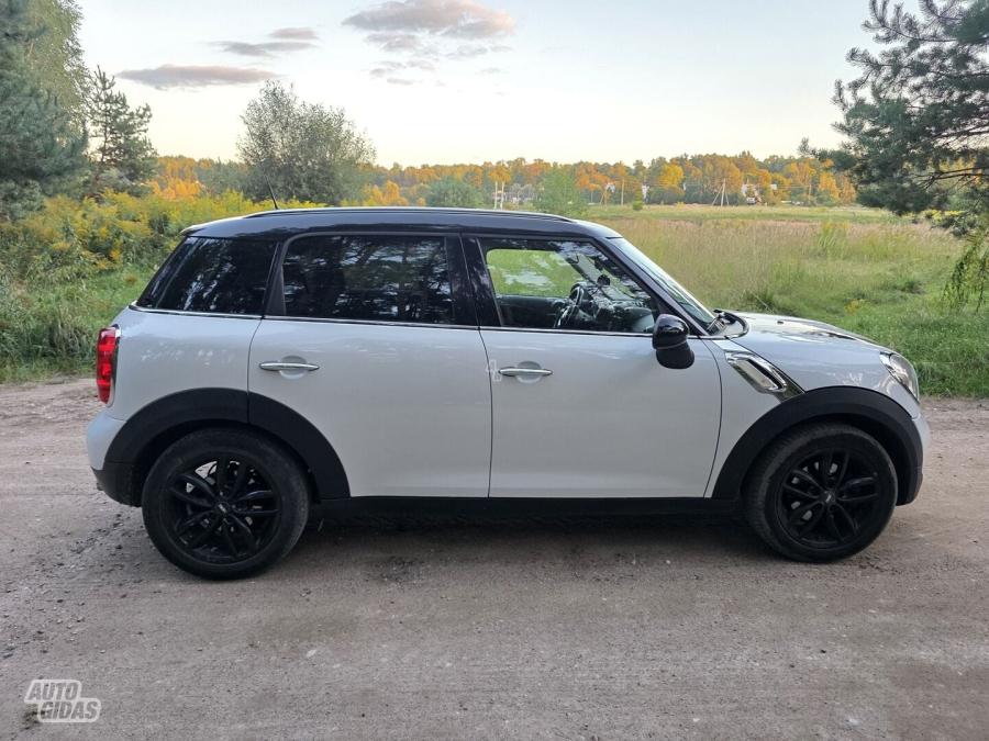 White MINI Countryman 2010 in Vilnius, with an engine capacity of 1.60 L and mileage of 290 thousand km for 4300 €, photo 6 on AUTOMOTO.COM.LV