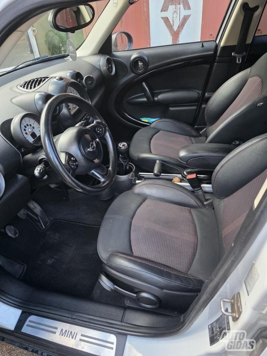 White MINI Countryman 2010 in Vilnius, with an engine capacity of 1.60 L and mileage of 290 thousand km for 4300 €, photo 12 on AUTOMOTO.COM.LV