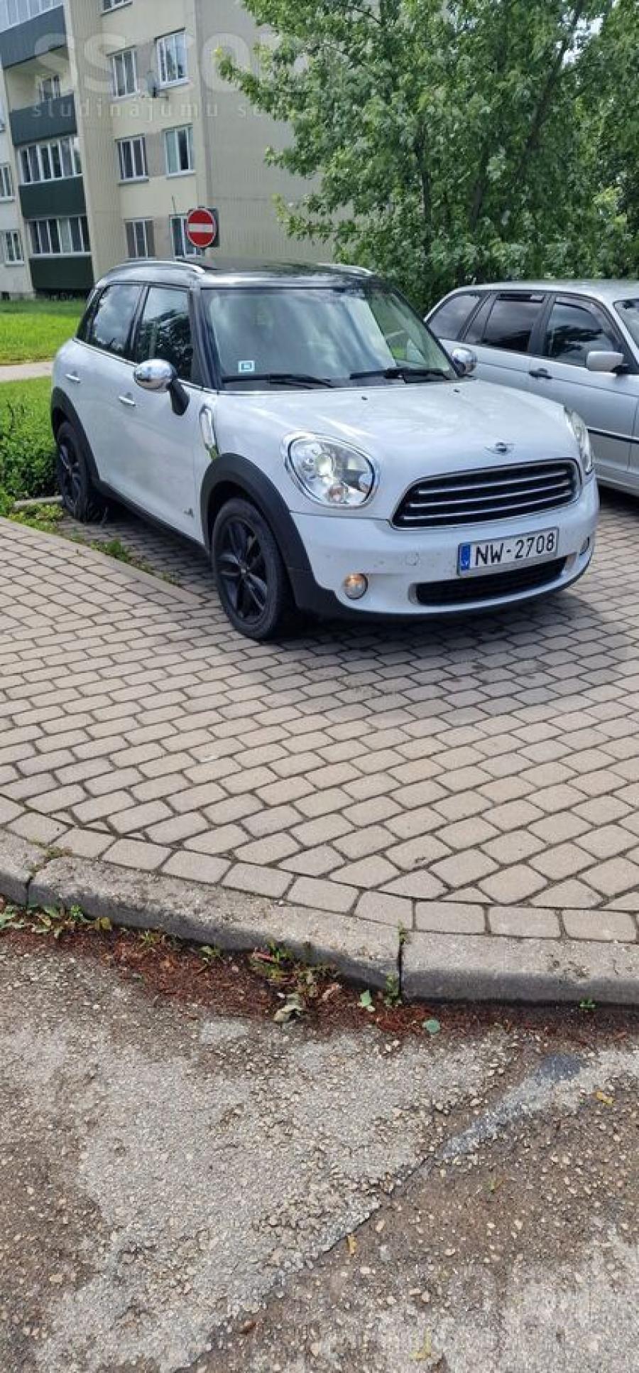 White MINI Countryman 2011 in Riga, with an engine capacity of 1.60 L and mileage of 234 thousand km for 5999 €, photo 2 on AUTOMOTO.COM.LV