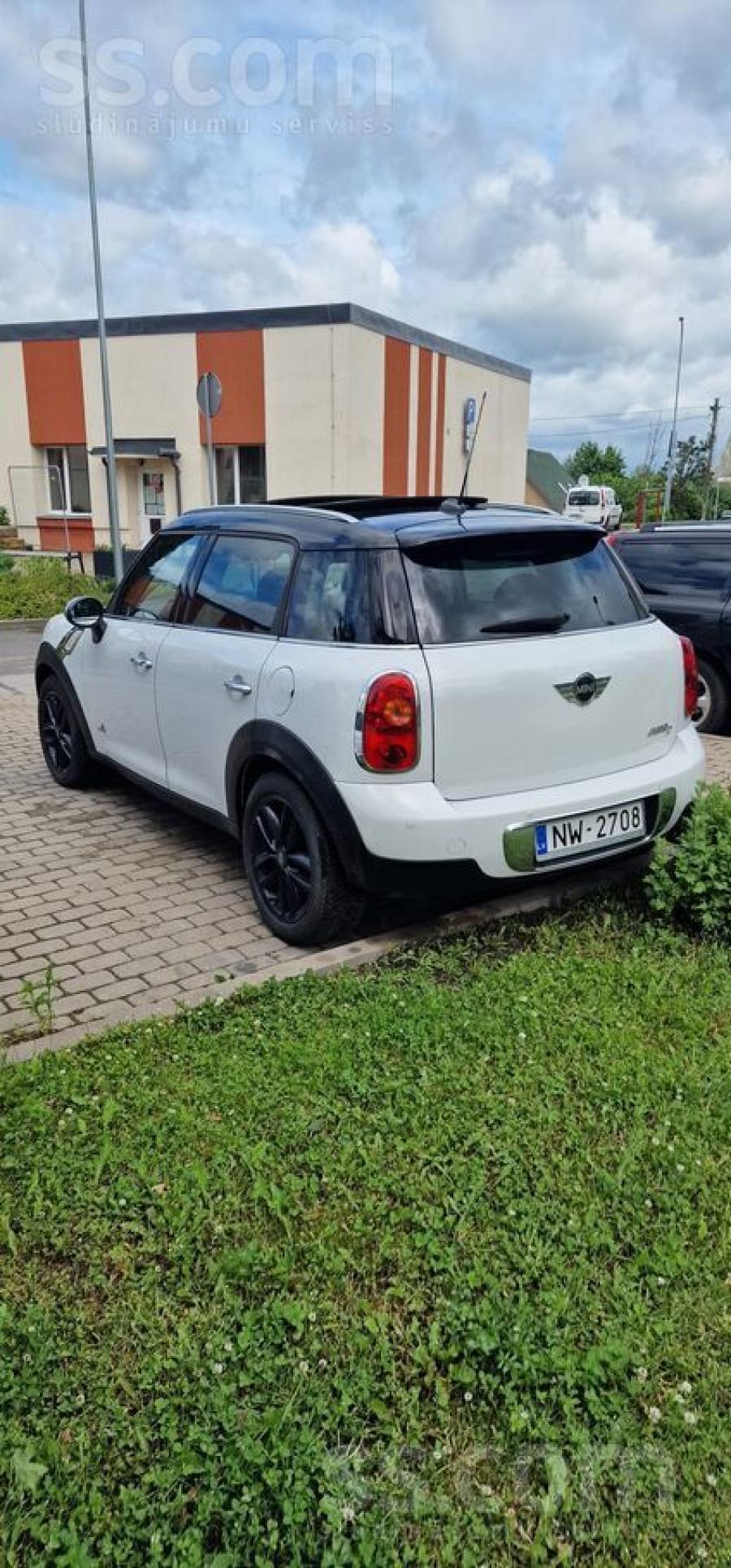 White MINI Countryman 2011 in Riga, with an engine capacity of 1.60 L and mileage of 234 thousand km for 5999 €, photo 5 on AUTOMOTO.COM.LV