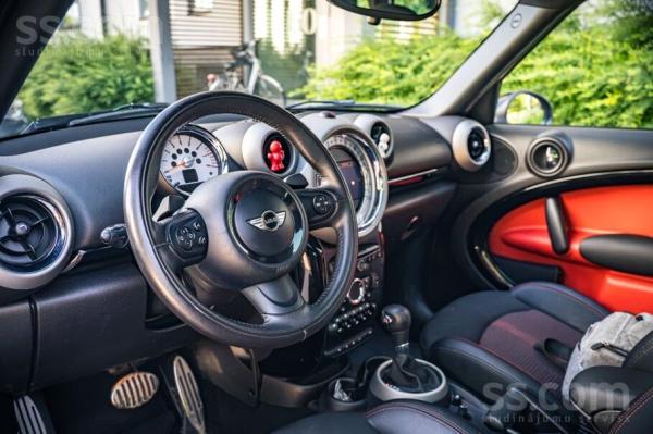 White MINI Countryman 2011 in Riga, with an engine capacity of 1.60 L and mileage of 62 thousand km for 8990 €, photo 9 on AUTOMOTO.COM.LV